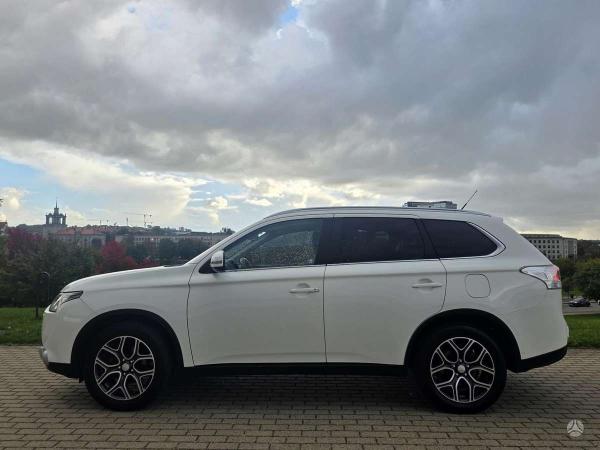 Mitsubishi Outlander 2015 Viļņa vietnē Balts Mitsubishi Outlander 2015 Viļņa, ar dzinēja tilpumu 2.00 L un nobraukumu 219 tūkst. km par 8900 €, foto 6 vietnē AUTOMOTO.COM.LV
