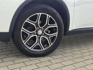White Mitsubishi Outlander 2015 in Vilnius, with an engine capacity of 2.00 L and mileage of 219 thousand km for 8900 €, photo 8 on AUTOMOTO.COM.LV