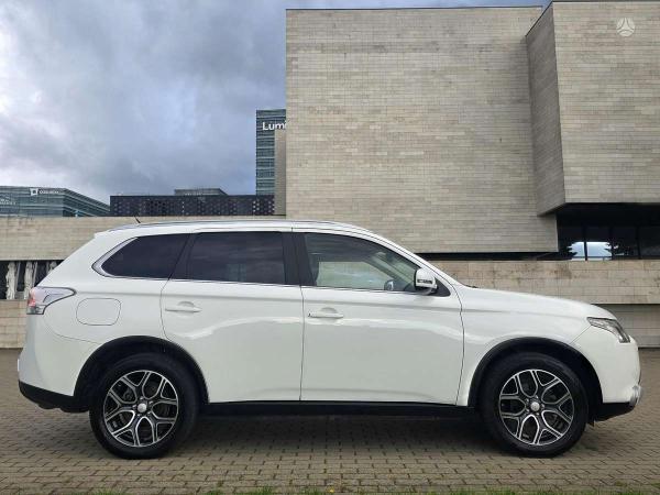 Mitsubishi Outlander 2015 Viļņa vietnē Balts Mitsubishi Outlander 2015 Viļņa, ar dzinēja tilpumu 2.00 L un nobraukumu 219 tūkst. km par 8900 €, foto 11 vietnē AUTOMOTO.COM.LV