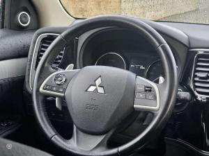 White Mitsubishi Outlander 2015 in Vilnius, with an engine capacity of 2.00 L and mileage of 219 thousand km for 8900 €, photo 20 on AUTOMOTO.COM.LV
