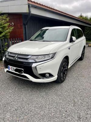 White Mitsubishi Outlander 2016 in Vilnius, with an engine capacity of 2.00 L and mileage of 171 thousand km for 10900 €, photo  on AUTOMOTO.COM.LV