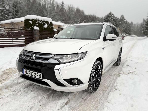 Balts Mitsubishi Outlander 2016 Viļņa, ar dzinēja tilpumu 2.00 L un nobraukumu 237 tūkst. km par 12400 €, foto 1 vietnē AUTOMOTO.COM.LV