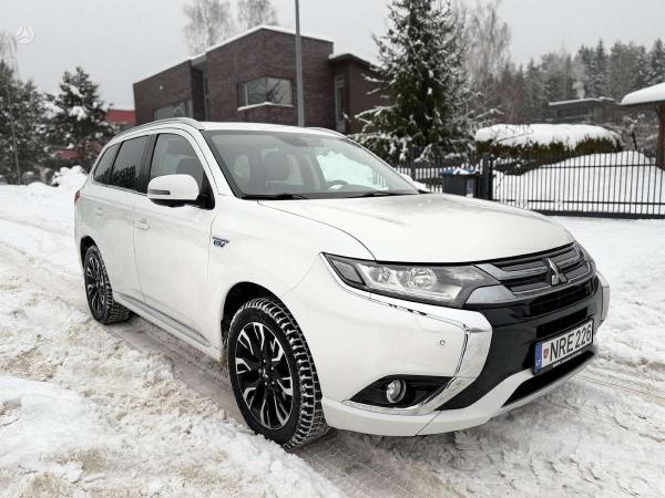 Balts Mitsubishi Outlander 2016 Viļņa, ar dzinēja tilpumu 2.00 L un nobraukumu 237 tūkst. km par 12400 €, foto 3 vietnē AUTOMOTO.COM.LV