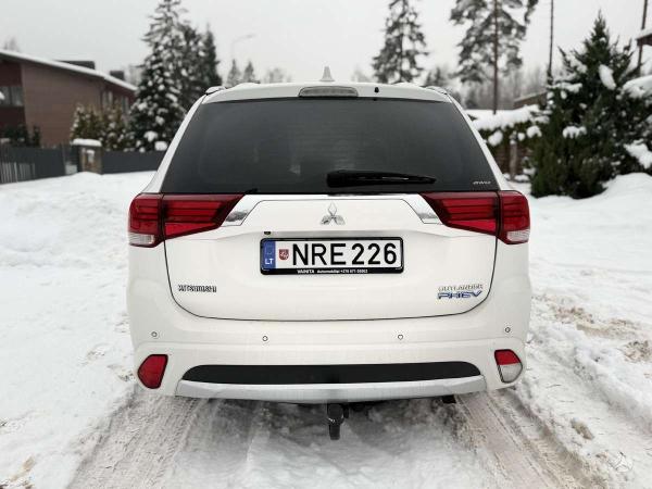 Balts Mitsubishi Outlander 2016 Viļņa, ar dzinēja tilpumu 2.00 L un nobraukumu 237 tūkst. km par 12400 €, foto 6 vietnē AUTOMOTO.COM.LV