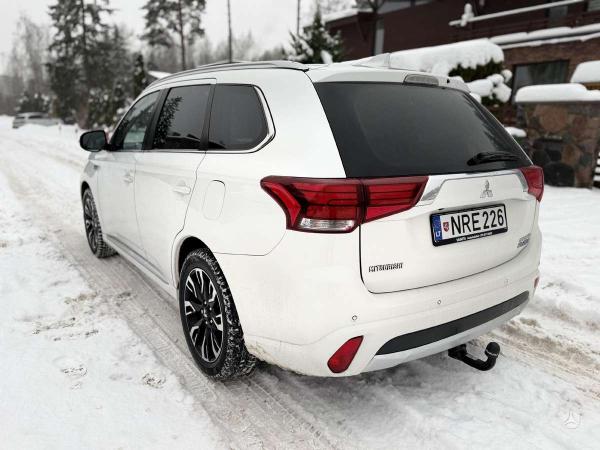 Balts Mitsubishi Outlander 2016 Viļņa, ar dzinēja tilpumu 2.00 L un nobraukumu 237 tūkst. km par 12400 €, foto 7 vietnē AUTOMOTO.COM.LV