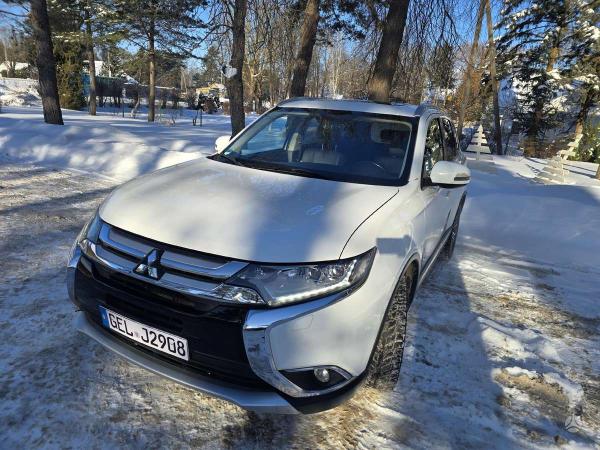 Balts Mitsubishi Outlander 2016 Utena, ar dzinēja tilpumu 2.27 L un nobraukumu 223 tūkst. km par 9900 €, foto 3 vietnē AUTOMOTO.COM.LV