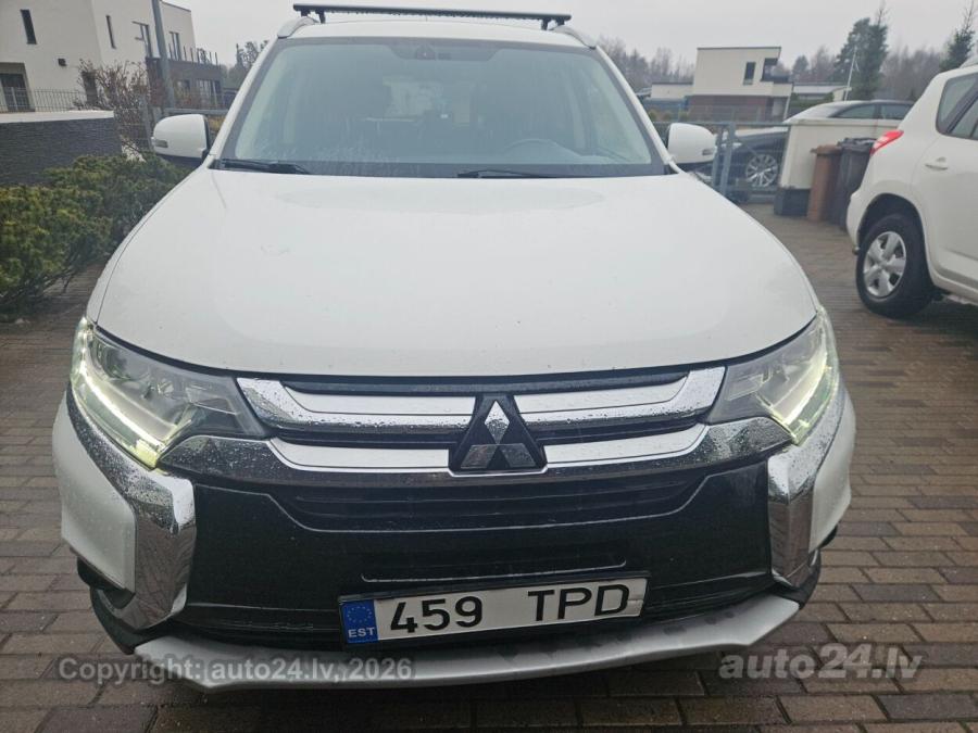 White Mitsubishi Outlander 2016 in Tartu, with an engine capacity of 2.30 L and mileage of 221 thousand km for 12790 €, photo 2 on AUTOMOTO.COM.LV