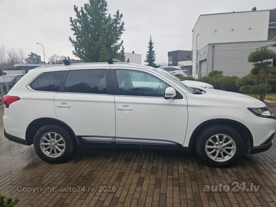 Balts Mitsubishi Outlander 2016 Tartu, ar dzinēja tilpumu 2.30 L un nobraukumu 221 tūkst. km par 12790 €, foto 4 vietnē AUTOMOTO.COM.LV