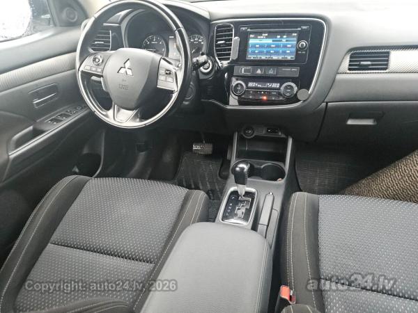 Balts Mitsubishi Outlander 2016 Tartu, ar dzinēja tilpumu 2.30 L un nobraukumu 221 tūkst. km par 12790 €, foto 9 vietnē AUTOMOTO.COM.LV
