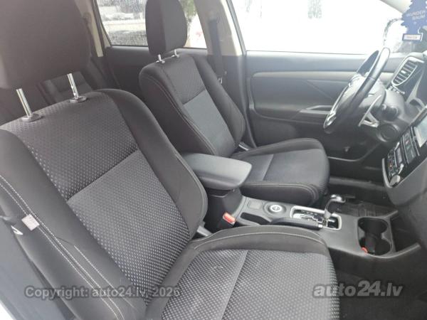 Balts Mitsubishi Outlander 2016 Tartu, ar dzinēja tilpumu 2.30 L un nobraukumu 221 tūkst. km par 12790 €, foto 10 vietnē AUTOMOTO.COM.LV