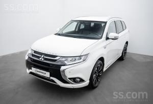 Balts Mitsubishi Outlander 2016 Tallina, ar dzinēja tilpumu 2.00 L un nobraukumu 186 tūkst. km par 11899 €, foto  vietnē AUTOMOTO.COM.LV