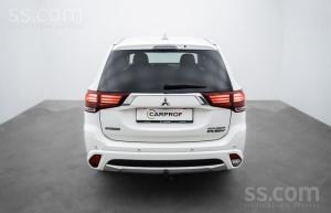White Mitsubishi Outlander 2016 in Tallinn, with an engine capacity of 2.00 L and mileage of 186 thousand km for 11899 €, photo 6 on AUTOMOTO.COM.LV