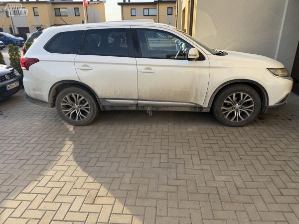 White Mitsubishi Outlander 2016 in Kaunas, with an engine capacity of 2.40 L and mileage of 2570 thousand km for 6000 €, photo 1 on AUTOMOTO.COM.LV