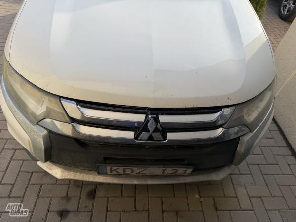 White Mitsubishi Outlander 2016 in Kaunas, with an engine capacity of 2.40 L and mileage of 2570 thousand km for 6000 €, photo 2 on AUTOMOTO.COM.LV