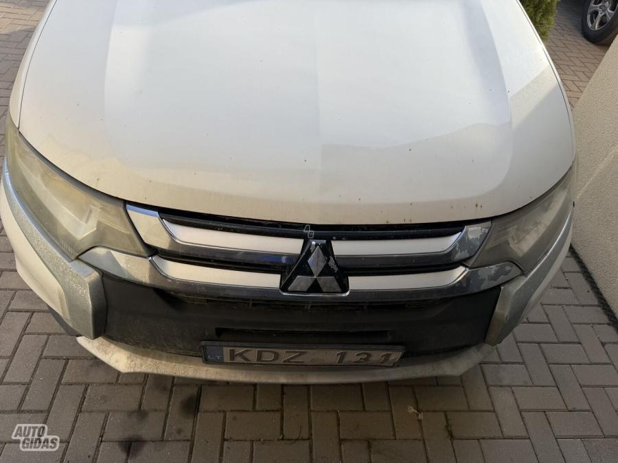 White Mitsubishi Outlander 2016 in Kaunas, with an engine capacity of 2.40 L and mileage of 2570 thousand km for 6000 €, photo 3 on AUTOMOTO.COM.LV