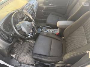 White Mitsubishi Outlander 2016 in Kaunas, with an engine capacity of 2.40 L and mileage of 2570 thousand km for 6000 €, photo 6 on AUTOMOTO.COM.LV