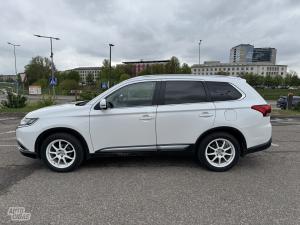 White Mitsubishi Outlander 2016 in Vilnius, with an engine capacity of 2.30 L and mileage of 141 thousand km for 19900 €, photo 8 on AUTOMOTO.COM.LV