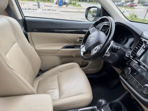 White Mitsubishi Outlander 2016 in Vilnius, with an engine capacity of 2.30 L and mileage of 141 thousand km for 19900 €, photo 16 on AUTOMOTO.COM.LV
