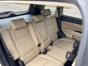 White Mitsubishi Outlander 2016 in Vilnius, with an engine capacity of 2.30 L and mileage of 141 thousand km for 19900 €, photo 18 on AUTOMOTO.COM.LV