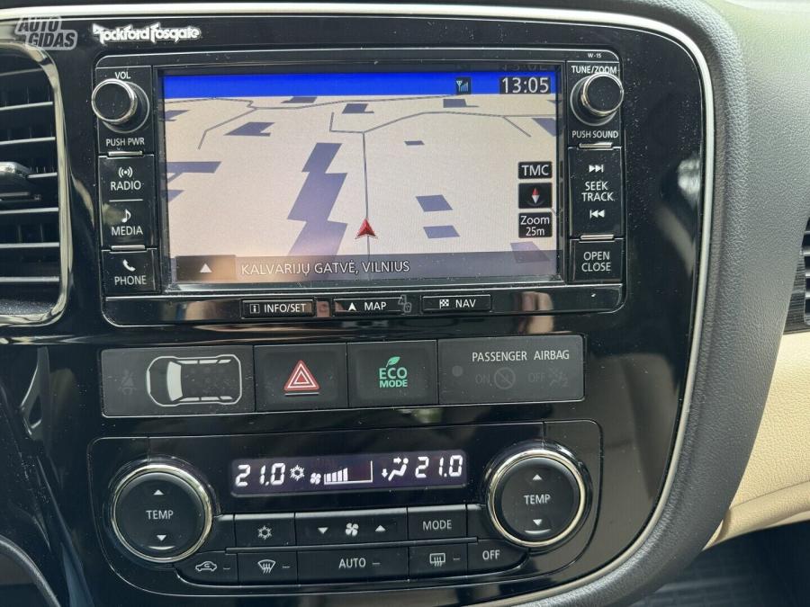 White Mitsubishi Outlander 2016 in Vilnius, with an engine capacity of 2.30 L and mileage of 141 thousand km for 19900 €, photo 12 on AUTOMOTO.COM.LV