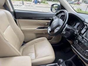 White Mitsubishi Outlander 2016 in Vilnius, with an engine capacity of 2.30 L and mileage of 141 thousand km for 19900 €, photo 16 on AUTOMOTO.COM.LV