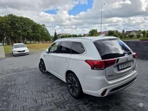 White Mitsubishi Outlander 2016 in Taurage, with an engine capacity of 2.00 L and mileage of 115 thousand km for 14200 €, photo 6 on AUTOMOTO.COM.LV