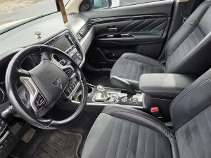 White Mitsubishi Outlander 2016 in Taurage, with an engine capacity of 2.00 L and mileage of 115 thousand km for 14200 €, photo 9 on AUTOMOTO.COM.LV