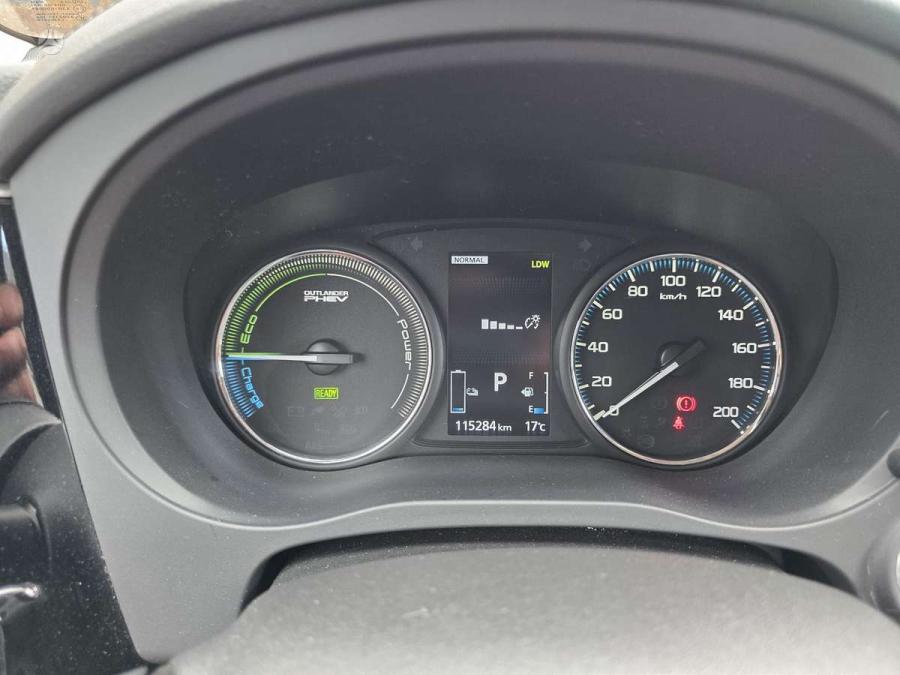 White Mitsubishi Outlander 2016 in Taurage, with an engine capacity of 2.00 L and mileage of 115 thousand km for 14200 €, photo 10 on AUTOMOTO.COM.LV