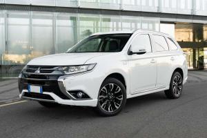 White Mitsubishi Outlander 2016 in Vilnius, with an engine capacity of 0.00 L and mileage of 38 thousand km for 16900 €, photo 1 on AUTOMOTO.COM.LV