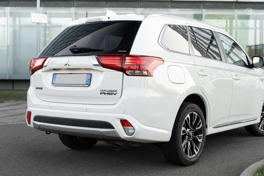 Balts Mitsubishi Outlander 2016 Viļņa, ar dzinēja tilpumu 0.00 L un nobraukumu 38 tūkst. km par 16900 €, foto 5 vietnē AUTOMOTO.COM.LV