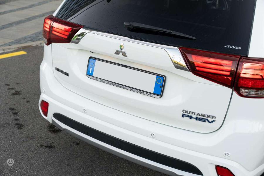 Balts Mitsubishi Outlander 2016 Viļņa, ar dzinēja tilpumu 0.00 L un nobraukumu 38 tūkst. km par 16900 €, foto 12 vietnē AUTOMOTO.COM.LV
