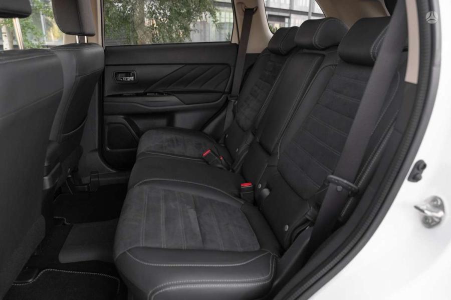 Balts Mitsubishi Outlander 2016 Viļņa, ar dzinēja tilpumu 0.00 L un nobraukumu 38 tūkst. km par 16900 €, foto 18 vietnē AUTOMOTO.COM.LV