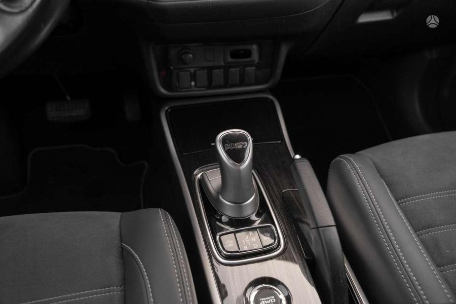 Balts Mitsubishi Outlander 2016 Viļņa, ar dzinēja tilpumu 0.00 L un nobraukumu 38 tūkst. km par 16900 €, foto 23 vietnē AUTOMOTO.COM.LV