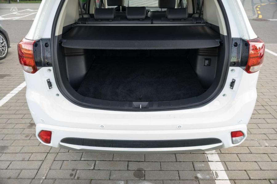 Balts Mitsubishi Outlander 2016 Viļņa, ar dzinēja tilpumu 0.00 L un nobraukumu 38 tūkst. km par 16900 €, foto 31 vietnē AUTOMOTO.COM.LV
