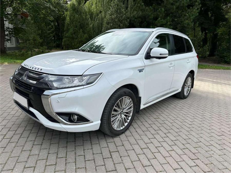 Balts Mitsubishi Outlander 2016 Panevēža, ar dzinēja tilpumu 2.00 L un nobraukumu 218 tūkst. km par 9850 €, foto 1 vietnē AUTOMOTO.COM.LV
