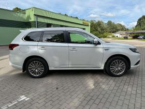 Balts Mitsubishi Outlander 2016 Panevēža, ar dzinēja tilpumu 2.00 L un nobraukumu 218 tūkst. km par 9850 €, foto 5 vietnē AUTOMOTO.COM.LV
