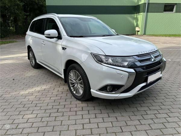 Balts Mitsubishi Outlander 2016 Panevēža, ar dzinēja tilpumu 2.00 L un nobraukumu 218 tūkst. km par 9850 €, foto 7 vietnē AUTOMOTO.COM.LV