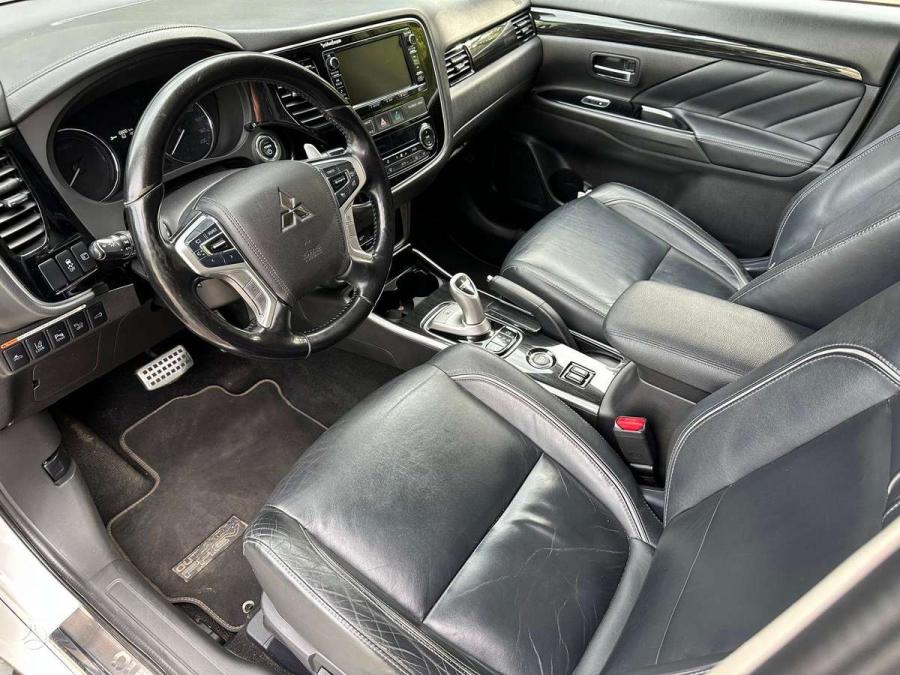 Balts Mitsubishi Outlander 2016 Panevēža, ar dzinēja tilpumu 2.00 L un nobraukumu 218 tūkst. km par 9850 €, foto 8 vietnē AUTOMOTO.COM.LV