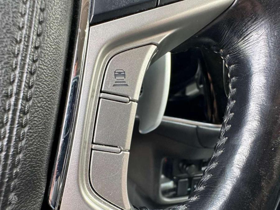 Balts Mitsubishi Outlander 2016 Panevēža, ar dzinēja tilpumu 2.00 L un nobraukumu 218 tūkst. km par 9850 €, foto 17 vietnē AUTOMOTO.COM.LV