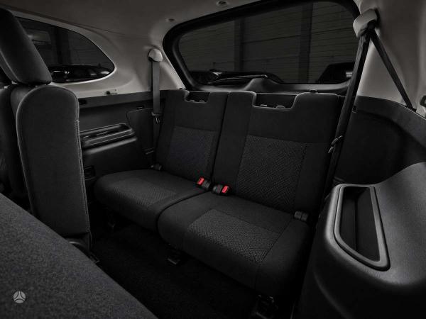 Mitsubishi Outlander 2016 in Klaipeda on AUTOMOTO.COM.LV White Mitsubishi Outlander 2016 in Klaipeda, with an engine capacity of 2.36 L and mileage of 173 thousand km for 9900 €, photo 11 on AUTOMOTO.COM.LV