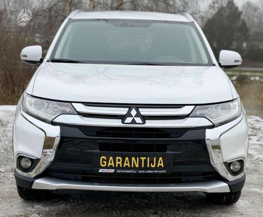 White Mitsubishi Outlander 2017 in Siauliai, with an engine capacity of 2.27 L and mileage of 185 thousand km for 11950 €, photo 5 on AUTOMOTO.COM.LV