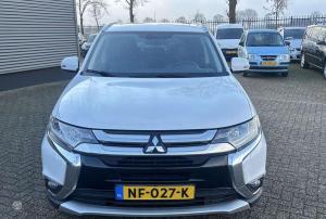 White Mitsubishi Outlander 2017 in Kaunas, with an engine capacity of 2.00 L and mileage of 190 thousand km for 9900 €, photo 2 on AUTOMOTO.COM.LV