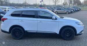 White Mitsubishi Outlander 2017 in Kaunas, with an engine capacity of 2.00 L and mileage of 190 thousand km for 9900 €, photo 3 on AUTOMOTO.COM.LV