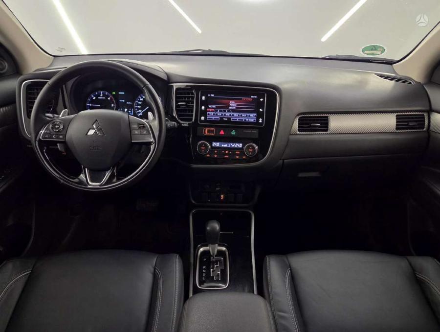Balts Mitsubishi Outlander 2017 Marijampole, ar dzinēja tilpumu 2.27 L un nobraukumu 180 tūkst. km par 11750 €, foto 12 vietnē AUTOMOTO.COM.LV