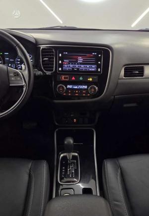 Balts Mitsubishi Outlander 2017 Marijampole, ar dzinēja tilpumu 2.27 L un nobraukumu 180 tūkst. km par 11750 €, foto 23 vietnē AUTOMOTO.COM.LV