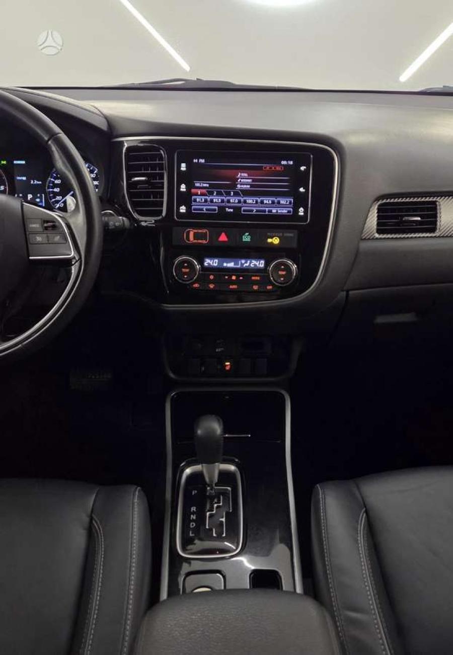 Balts Mitsubishi Outlander 2017 Marijampole, ar dzinēja tilpumu 2.27 L un nobraukumu 180 tūkst. km par 11750 €, foto 23 vietnē AUTOMOTO.COM.LV