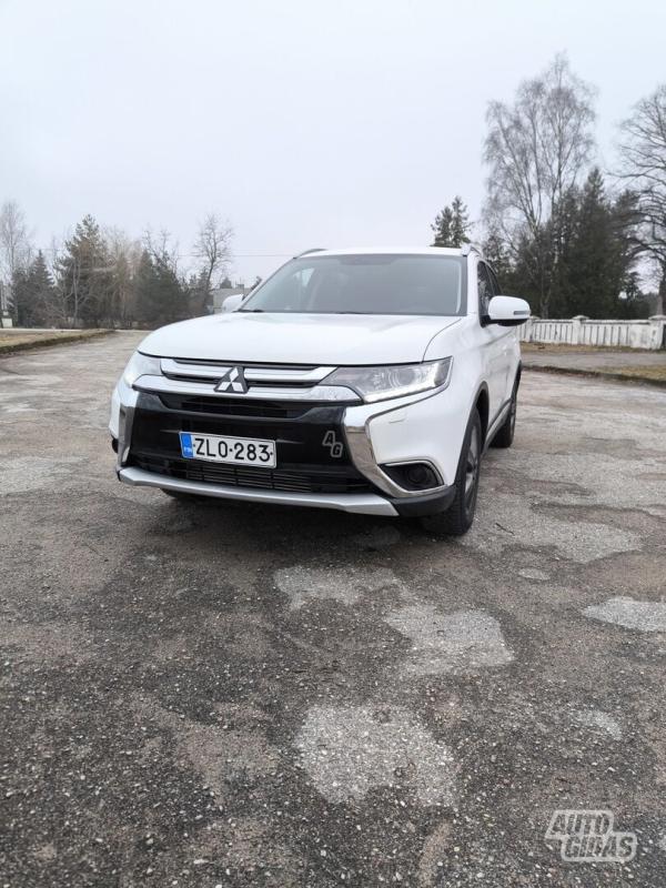White Mitsubishi Outlander 2017 in Klaipeda, with an engine capacity of 2.30 L and mileage of 243 thousand km for 8700 €, photo 4 on AUTOMOTO.COM.LV