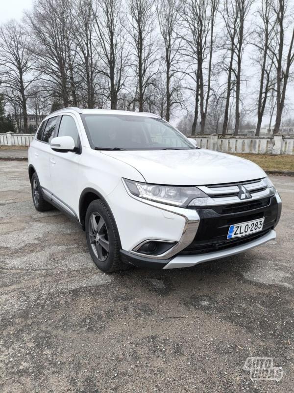 White Mitsubishi Outlander 2017 in Klaipeda, with an engine capacity of 2.30 L and mileage of 243 thousand km for 8700 €, photo 5 on AUTOMOTO.COM.LV