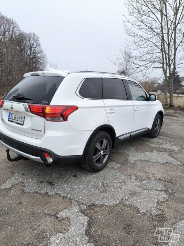 White Mitsubishi Outlander 2017 in Klaipeda, with an engine capacity of 2.30 L and mileage of 243 thousand km for 8700 €, photo 9 on AUTOMOTO.COM.LV