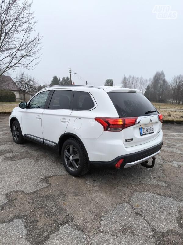 White Mitsubishi Outlander 2017 in Klaipeda, with an engine capacity of 2.30 L and mileage of 243 thousand km for 8700 €, photo 11 on AUTOMOTO.COM.LV